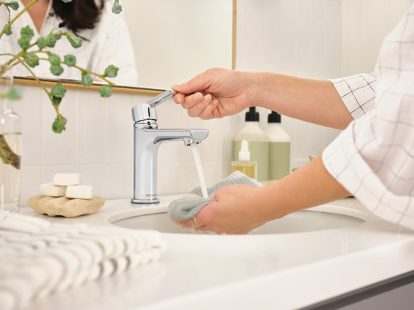 P1513LF - Single Top Handle Lavatory Faucet